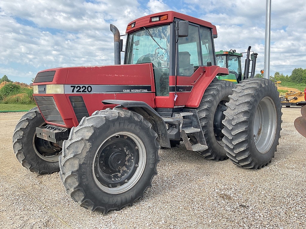 Case IH 7220 Magnum MFWD Tractor