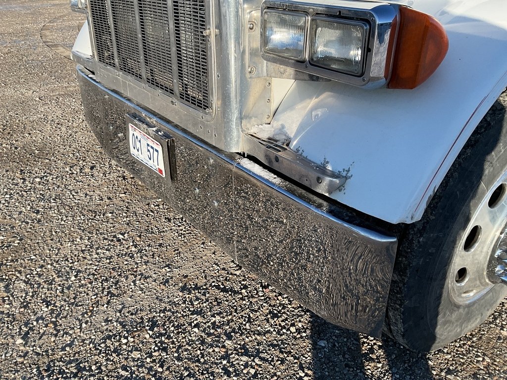 2006 Peterbilt 379 Short Nose Semi Truck