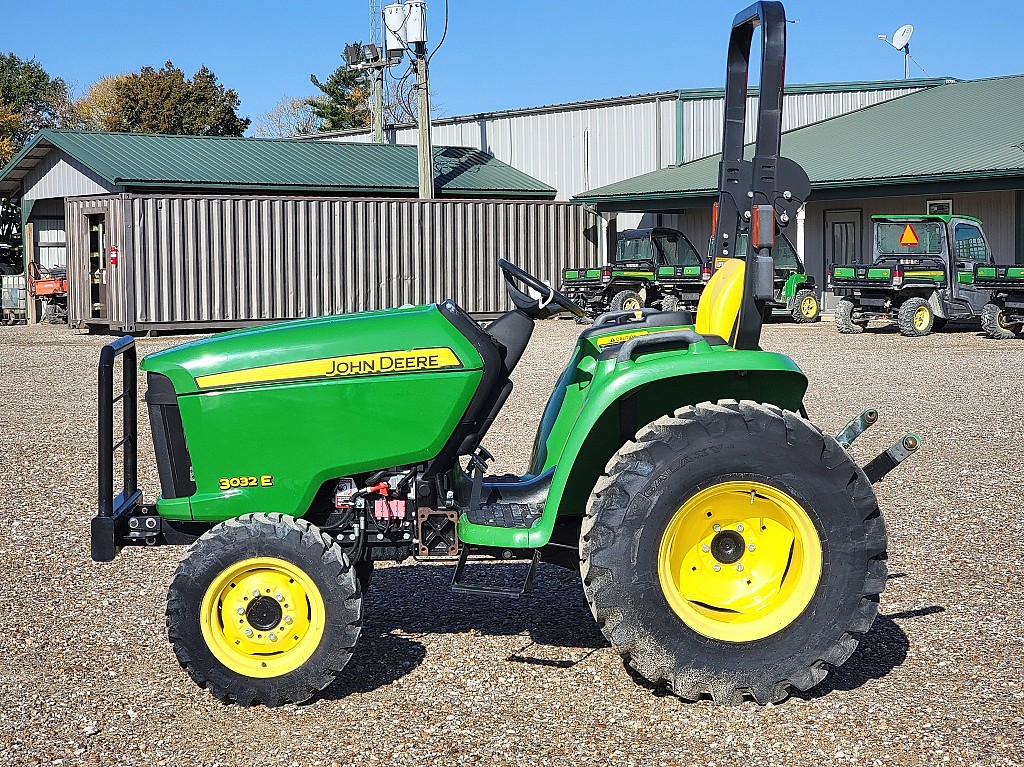 2016 John Deere 3032E Compact Tractor